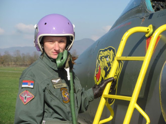 Ana Perišić, prva Srpkinja koja će upravljati avionom "orao"