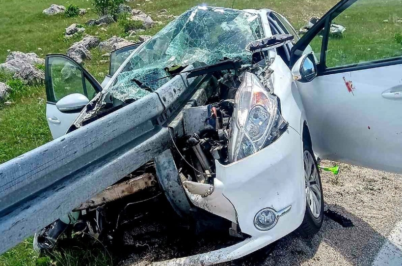 Teška nezgoda na putu Gacko-Bileća: Vatrogasci izvlačili povrijeđene